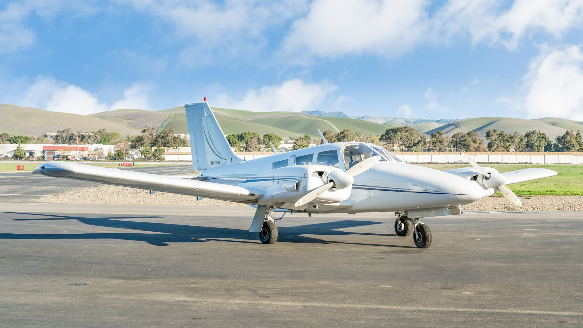 Piper Seneca PA-34-200 N5051T | Attitude Aviation